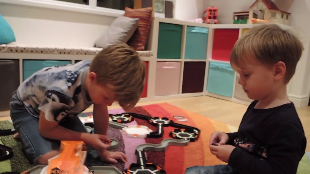Hex Bug Insane Hex Bug Mansion | 3 Year Old Hex Bug Set Review - YouTube
