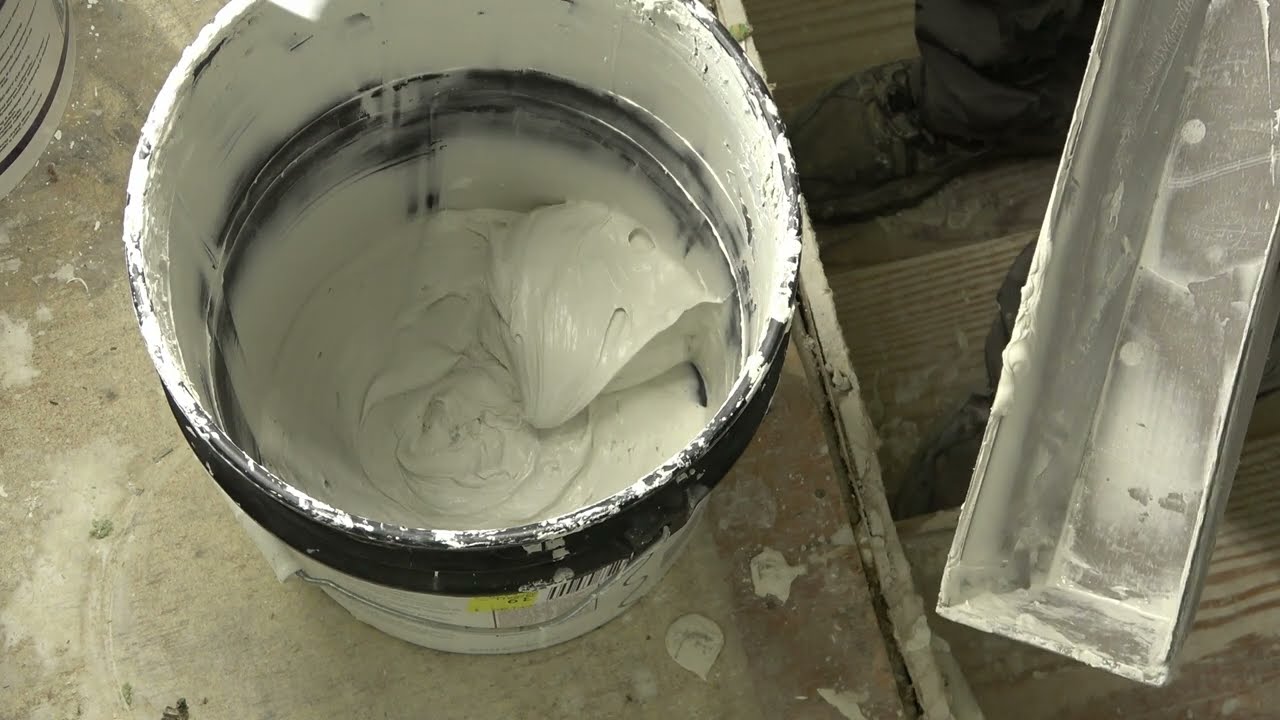 How To Clean Your Mud Bucket & Drywall Tools Plus Storage Tip - YouTube