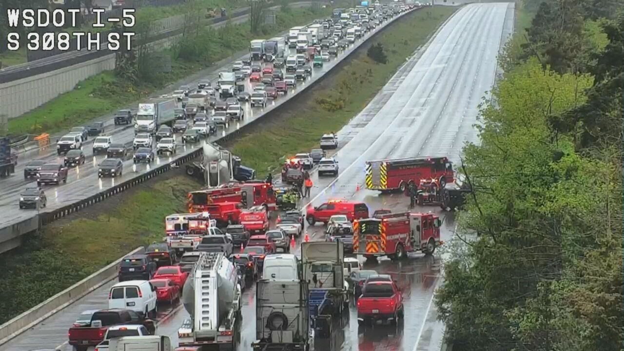 TRAFFIC: 3 crashes involving 5 vehicles block northbound I-5 in Federal ...