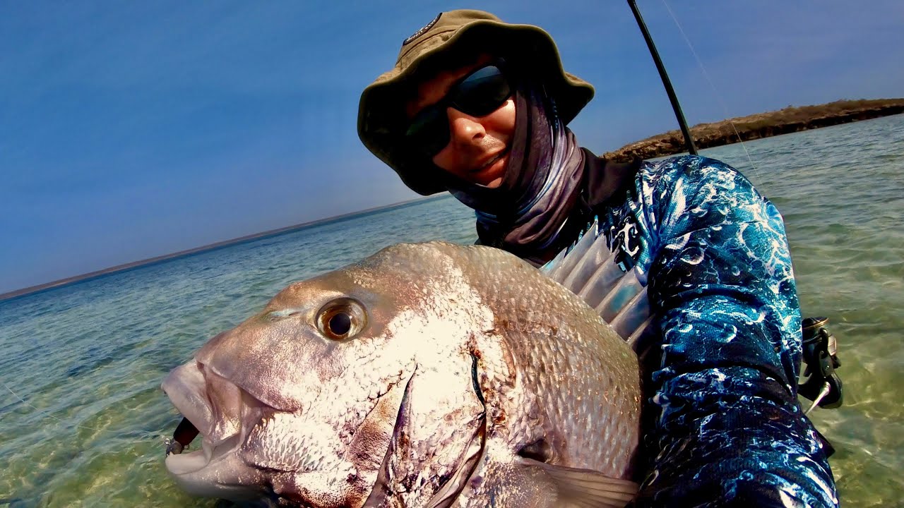 BIG SNAPPER WHILE FISHING SOLO - YouTube