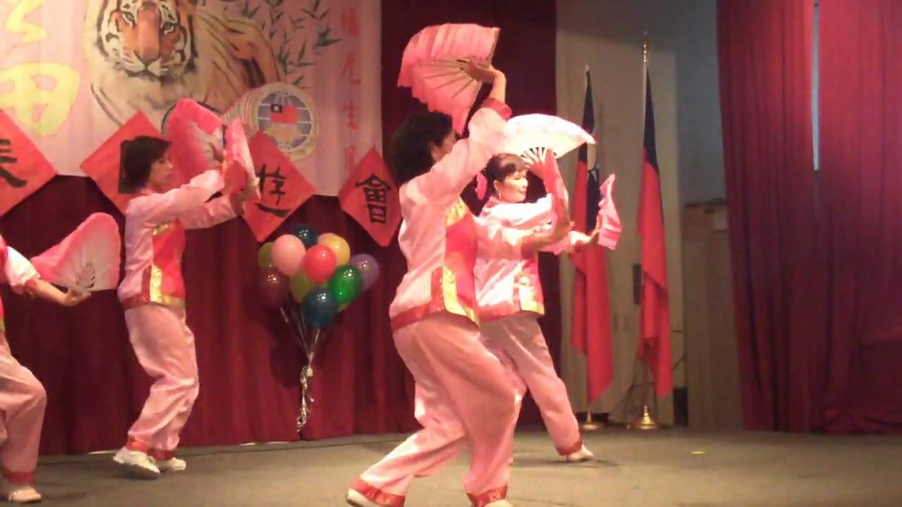 MULAN Fan Dance Chinese New Year 2010 Performance (Master Zhao ...