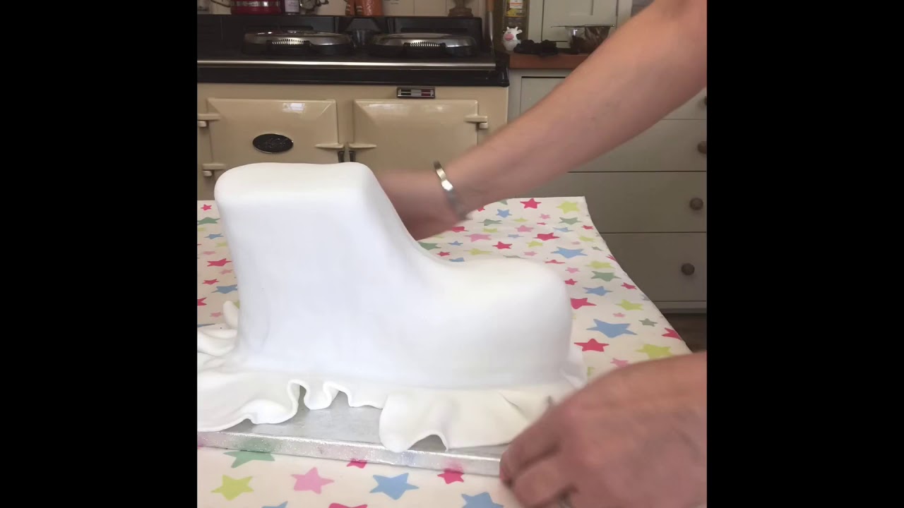 How to make Dr Marten Cake - YouTube