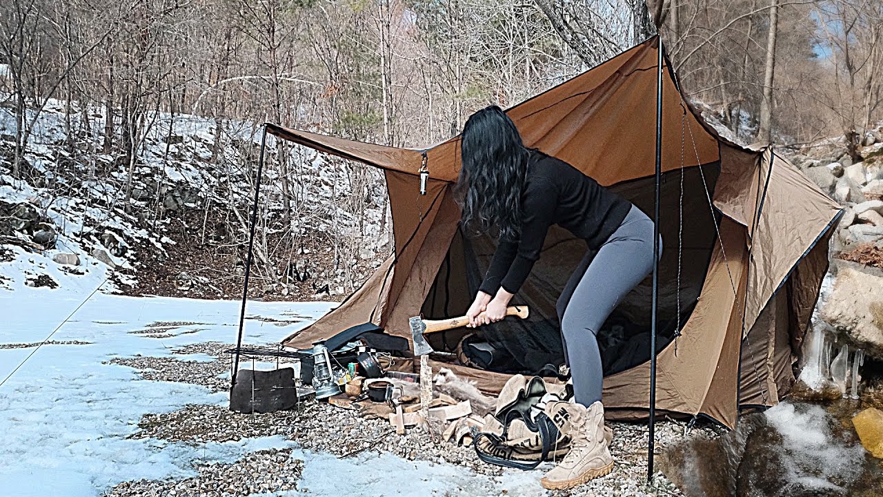 겨울과 봄 사이 계곡에서 나홀로 솔로캠핑 하룻밤ㅣ이쑤시개 하나로 돼지고기 요리하기ㅣ우럭 구이ㅣ캠핑요리ㅣ캠핑장 추천ㅣ우중 캠핑