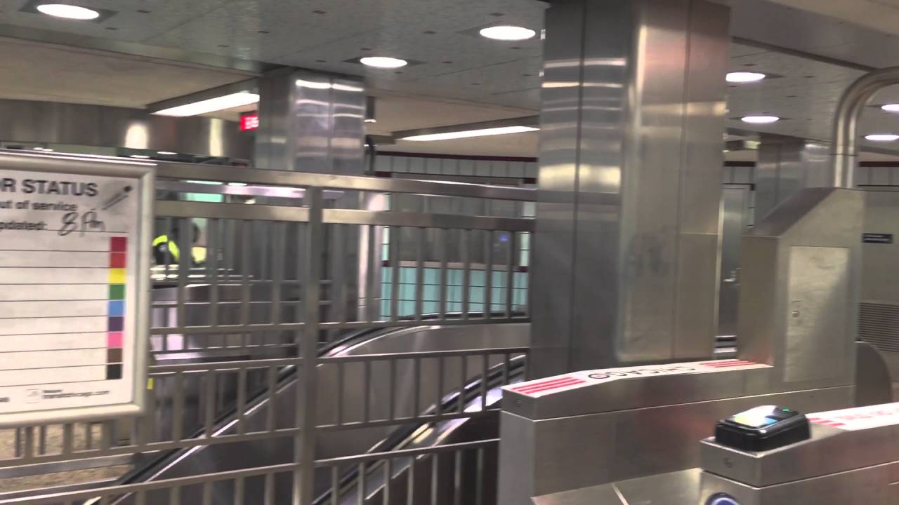 Clark/Division CTA Redline station , Chicago, IL - YouTube