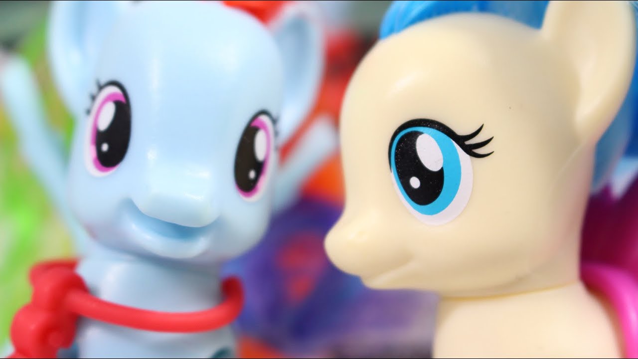 My Little Pony - Rainbow Dash Winning Kick Poseable Pony / Rainbow Dash ...