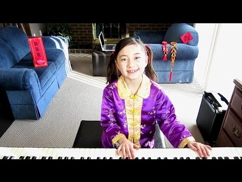 Zoe sings and plays 歌声与微笑 (Gesheng Yu Weixiao, Singing and Smiling ...