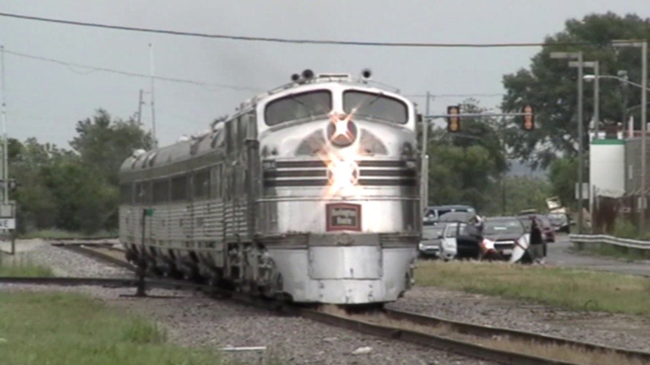 Burlington Route Nebraska Zephyr with a unique horn July 2010 - YouTube