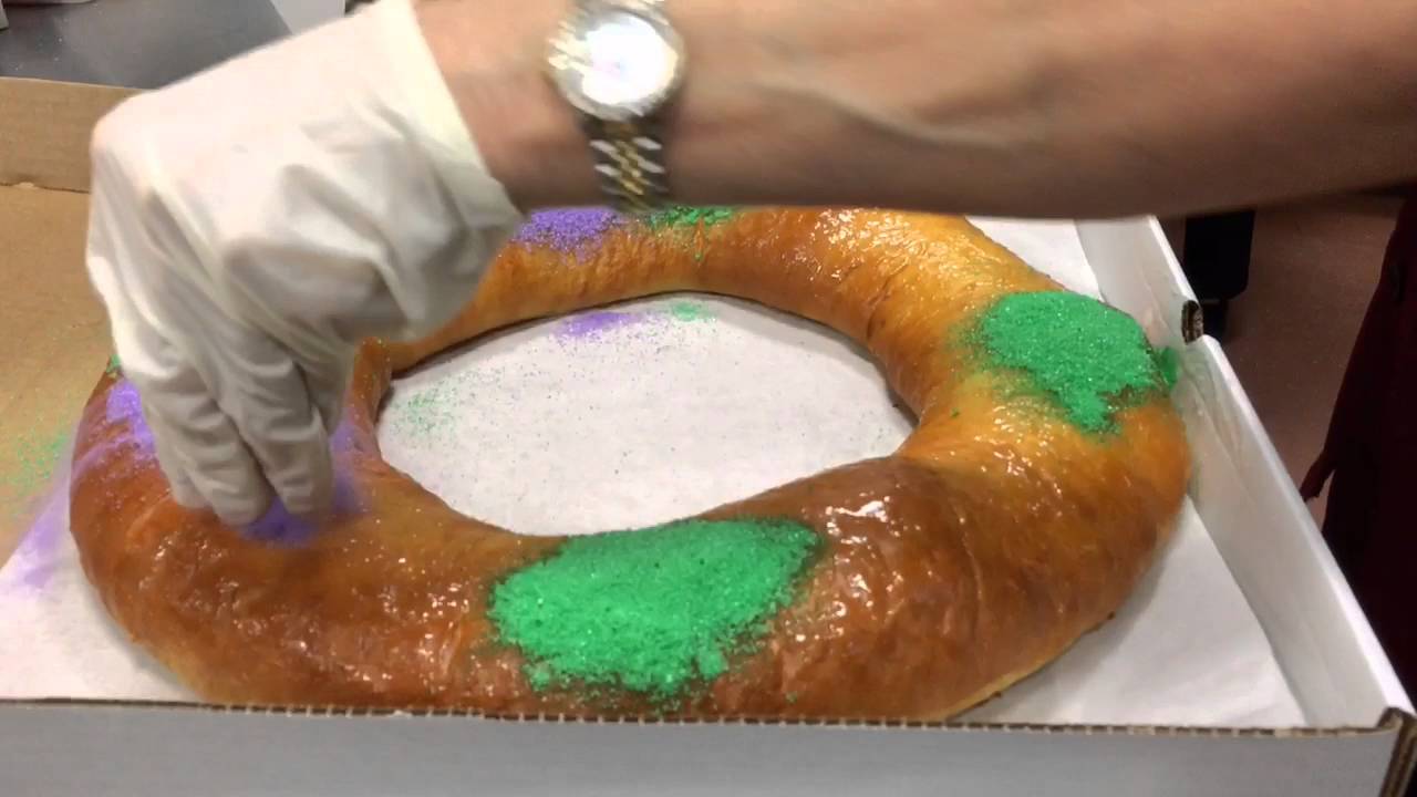 Hi-Do Bakery King Cake Decorating - YouTube