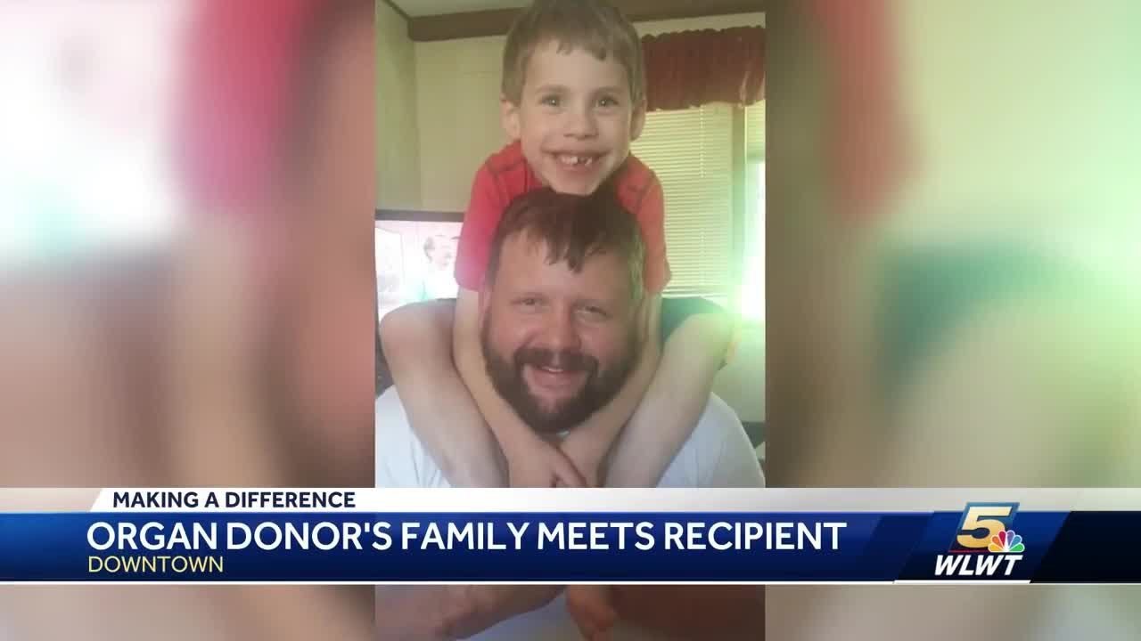 Organ donor's family meets recipient - YouTube