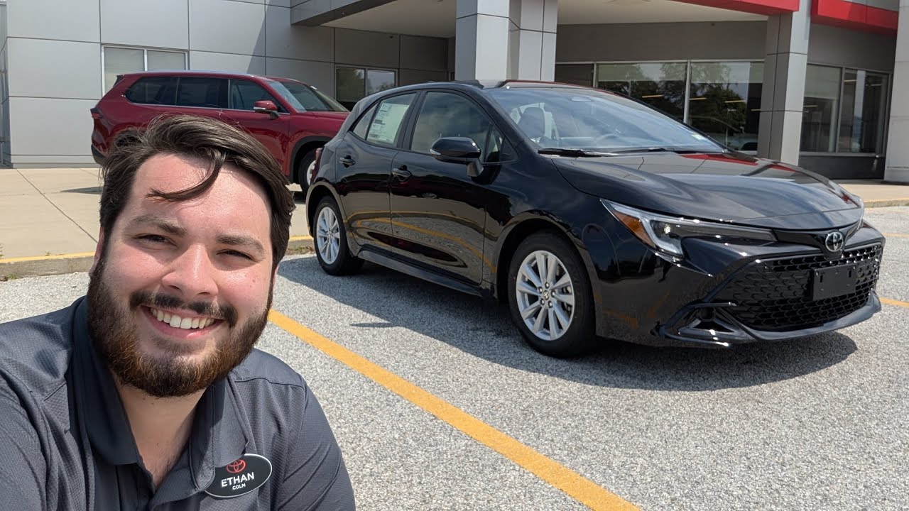 2025 Toyota Corolla SE Hatchback in Midnight Black Metallic - YouTube