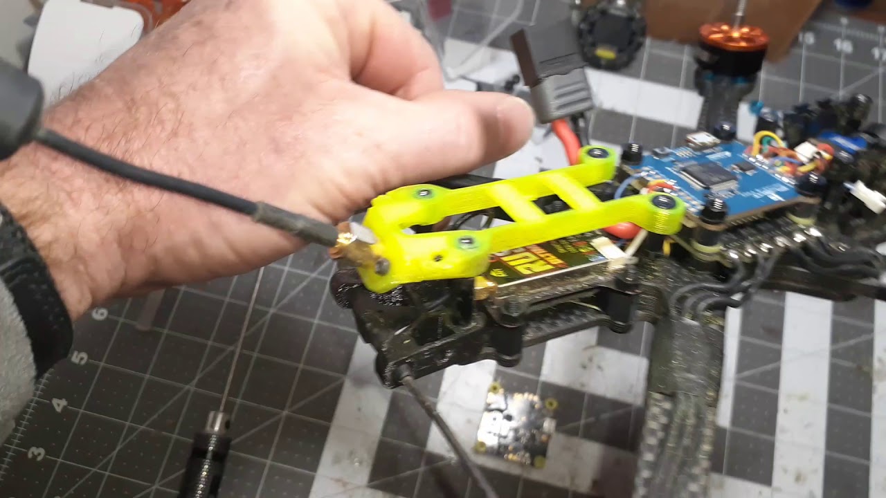 CL Racing F7 V2.1 vs IFlight F405 stacks - YouTube