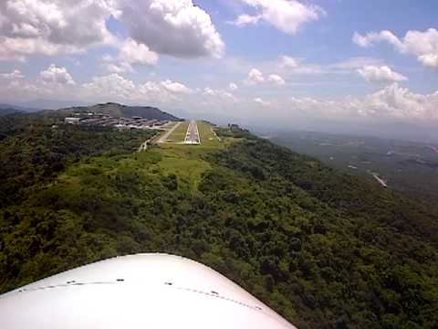 Landing SVCS AC95 (Twin Commander 1000) - YouTube
