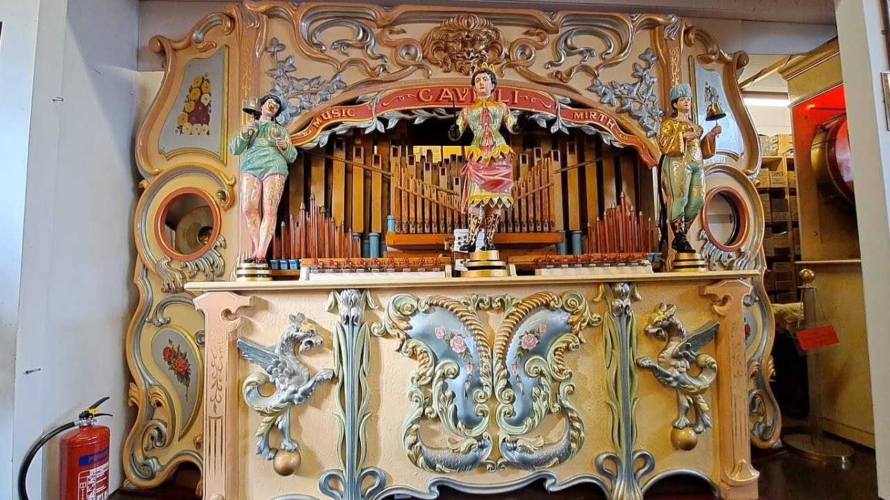 89 key Gavioli fairground organ (ex. Silcock's) - Amersham, November ...