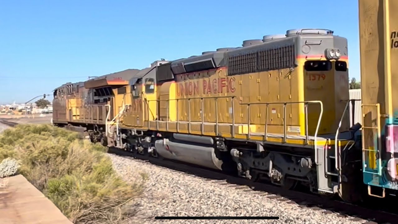 UP 2683 leads a fast Phoenix inbound through Queen Creek AZ 1-20-25 ...
