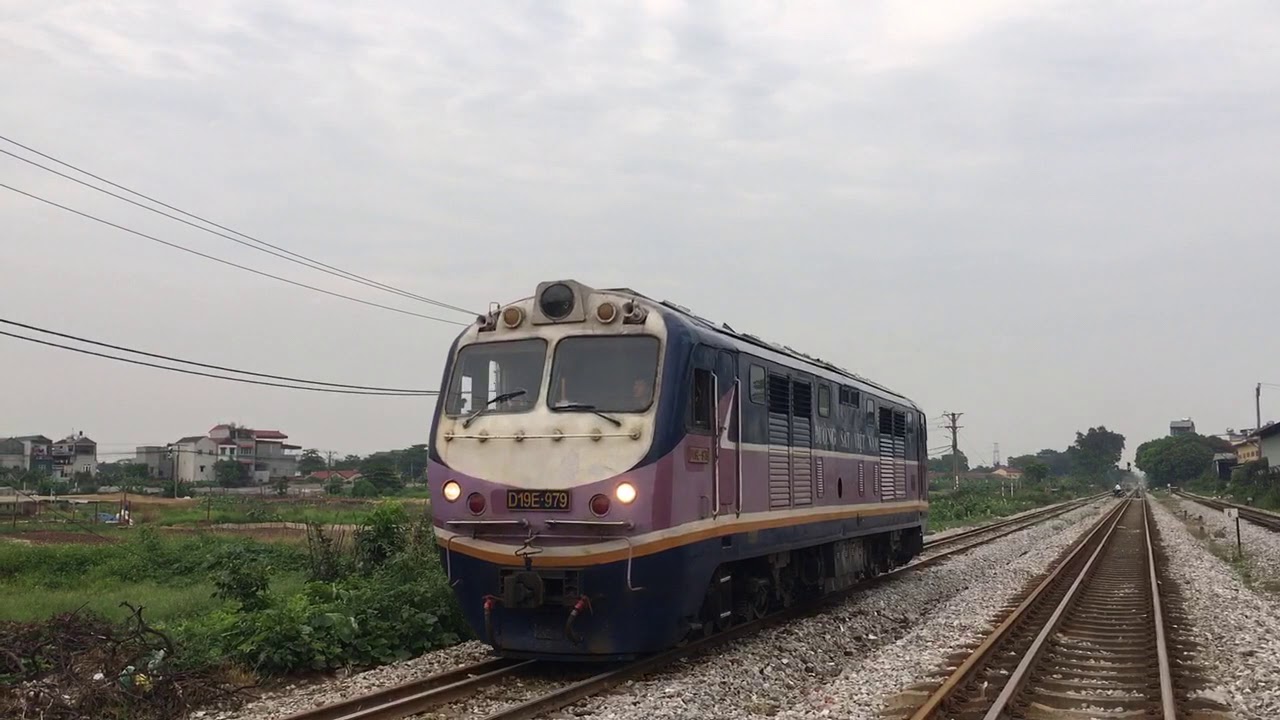 D19E - 979 chạy máy đơn vào ga Yên Viên ngày 27/05/2020 - YouTube