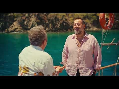 Ata Demirer ile Erkan Can Fethiye’nin mavisine daldı.