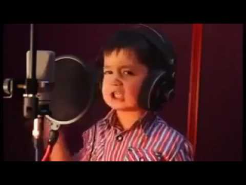 Çocuk çok güzel söylüyor