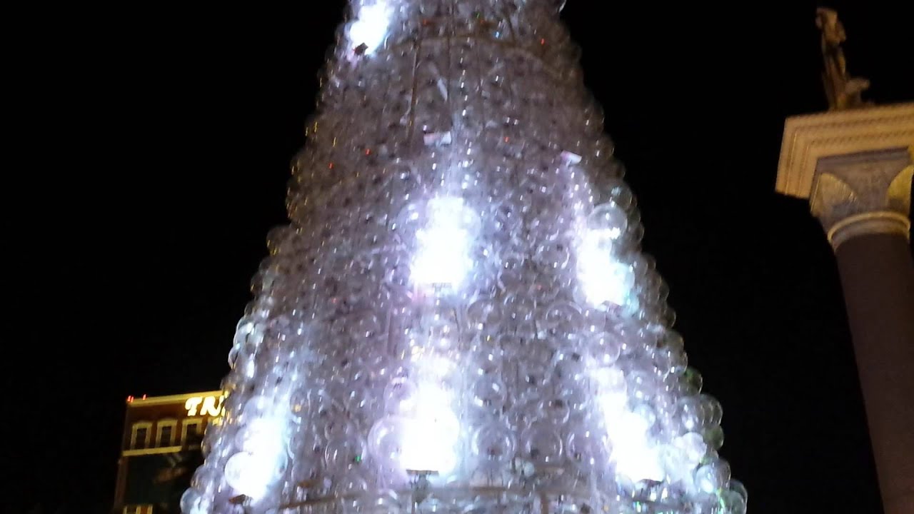 Mirage Volcano and Venetian Christmas Tree - YouTube
