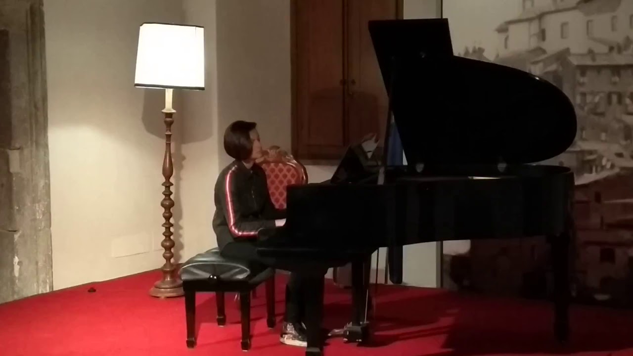 Eleonora Saggio Natale 2018 - YouTube