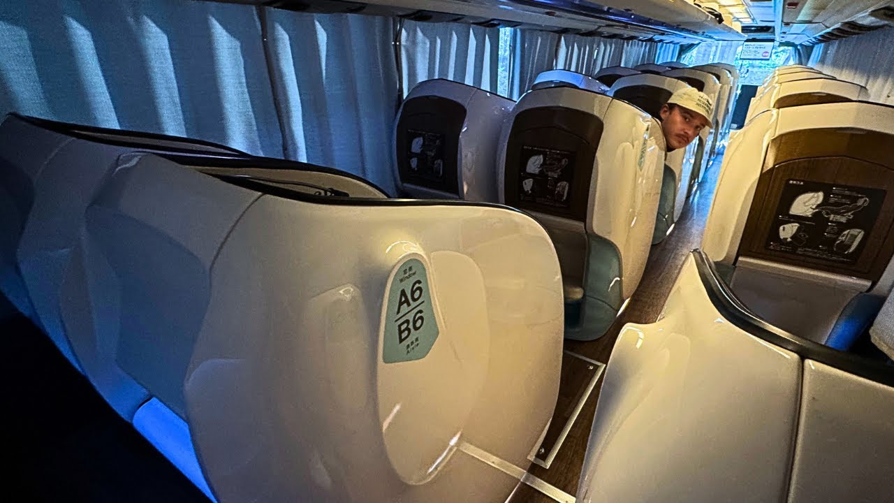 Trying Japan's Sleeper POD Bus | Overnight from Osaka to Tokyo - YouTube