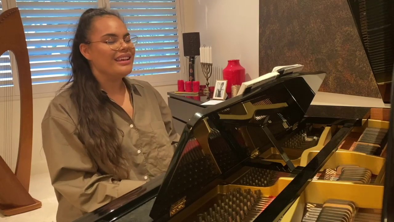 AAA Arts Scholar Mi-Kaisha performs an original song - Who Knew - YouTube