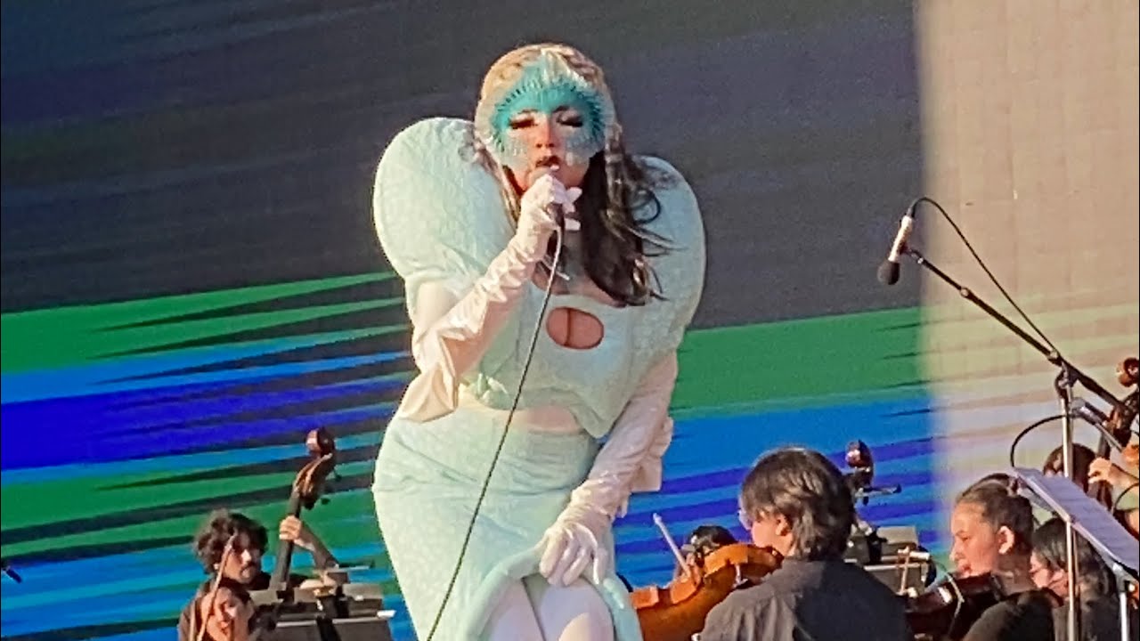 Björk + OSNJ - Jóga at Primavera Sound Santiago, Chile 2022. - YouTube