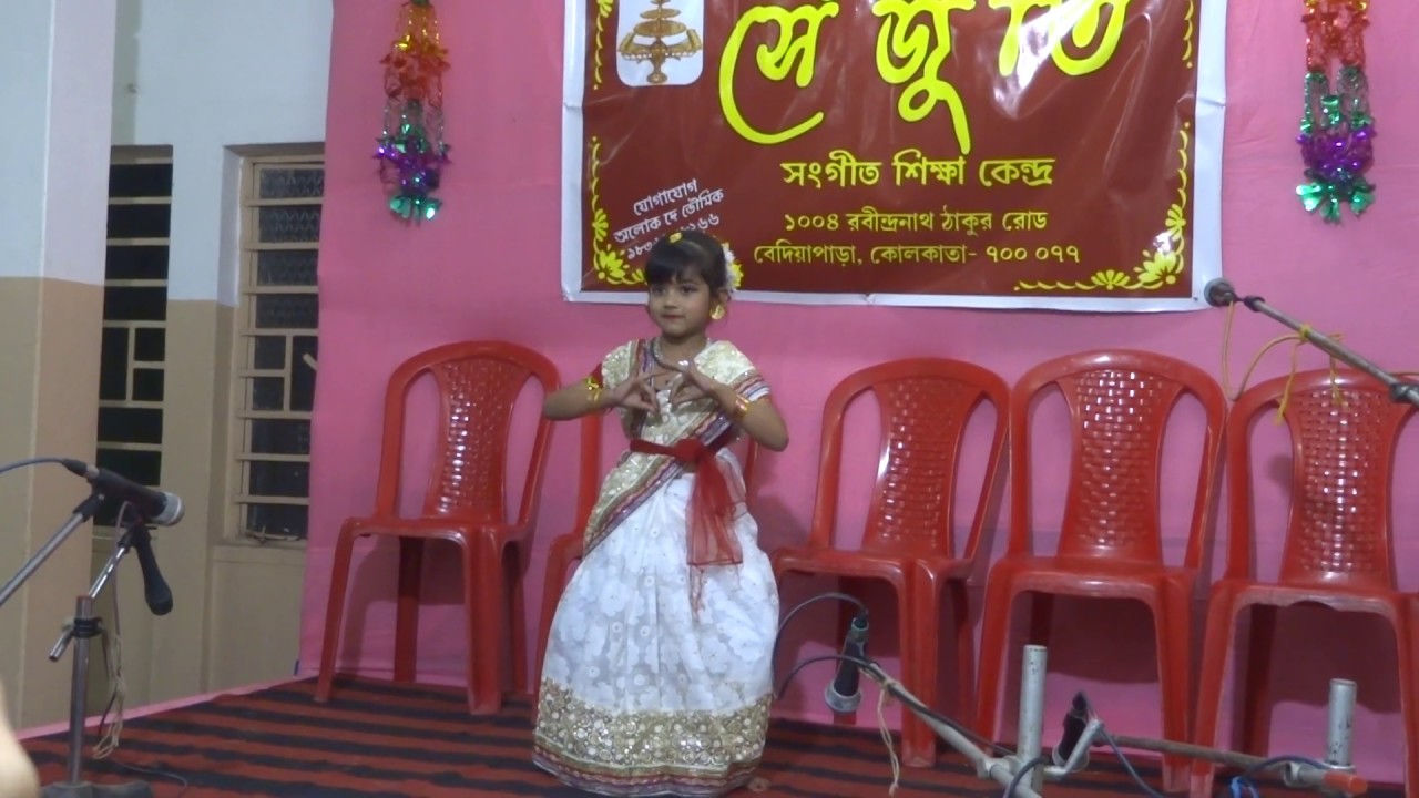 Momo chitte niti nritte Dance - YouTube