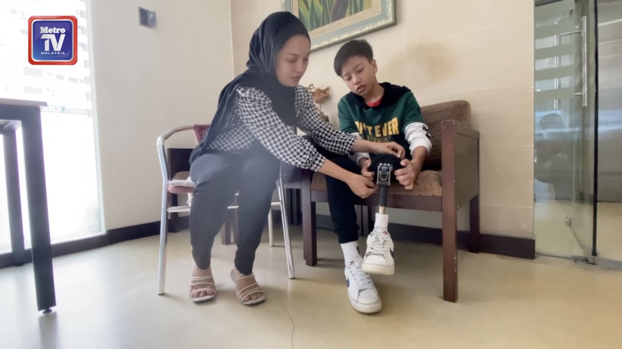 'Kalau ada kaki palsu baharu, jalan pun tidak senget lagi' - YouTube