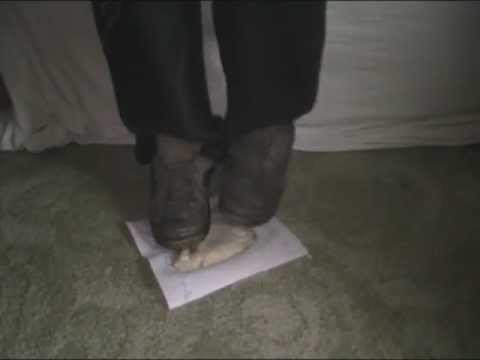 Foodcrush Crushing Bread Toast / Brot Crush with very old skaterhoes ...