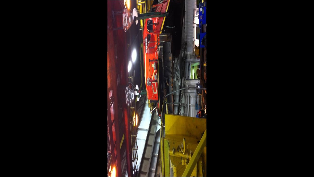 Lifting Locomotive With Crane - YouTube