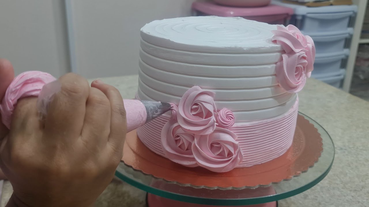 BOLO FEMININO COM DECORAÇÃO SIMPLES PARA INICIANTES NA CONFEITARIA 😃 ...