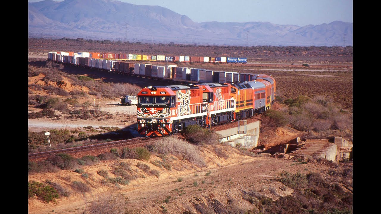 The First Freight Train to Darwin 15th January 2004 - YouTube