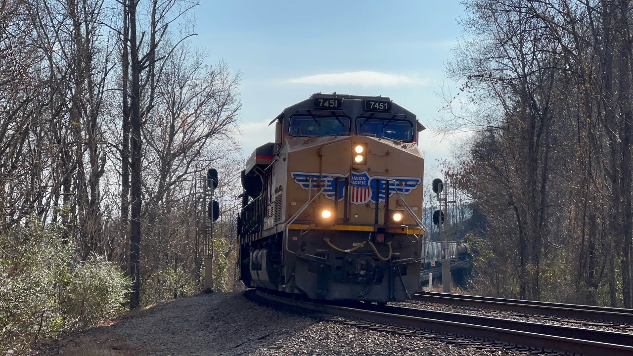 UP ES44AC 7451 w/ Erie Heritage Leads NS 168-18 on 11/18/23 - YouTube
