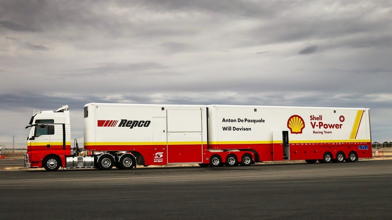 Supercars race transporters arrive at The Bend Motorsport Park - YouTube