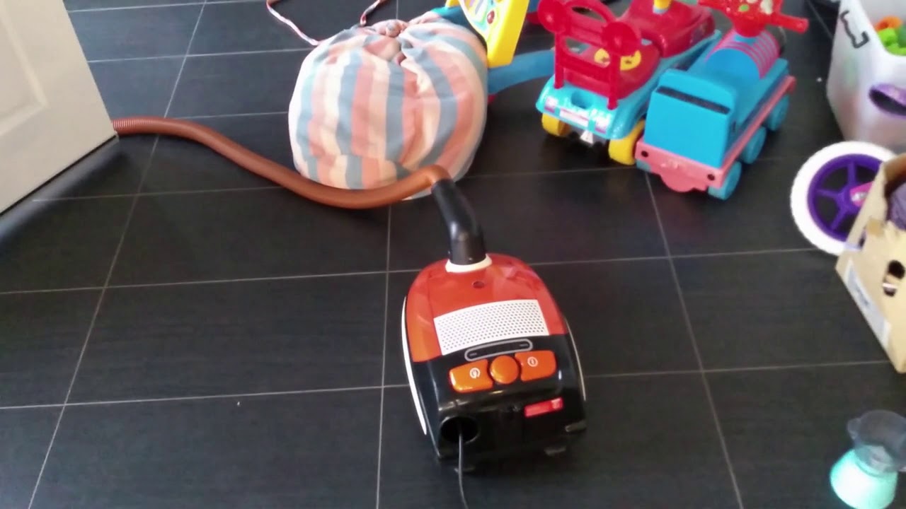 Filtering indoor smoke with a vacuum cleaner - YouTube