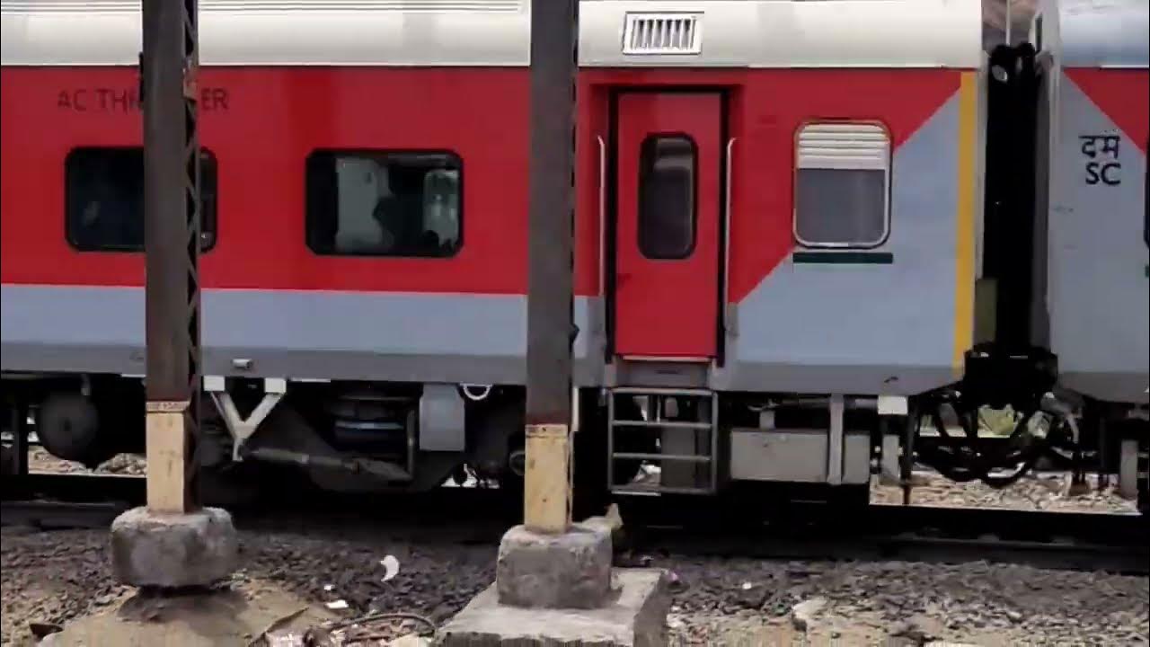 Secunderabad - Lokmanya Tilak Terminus Duronto Express Overtake Mumbai Local With LGD WAP7 - YouTube