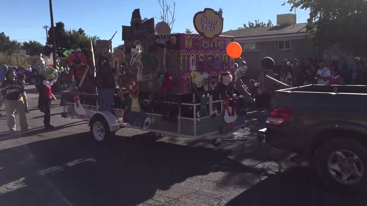 KLAQ Halloween Parade 2015 Muppet Float 2 - YouTube