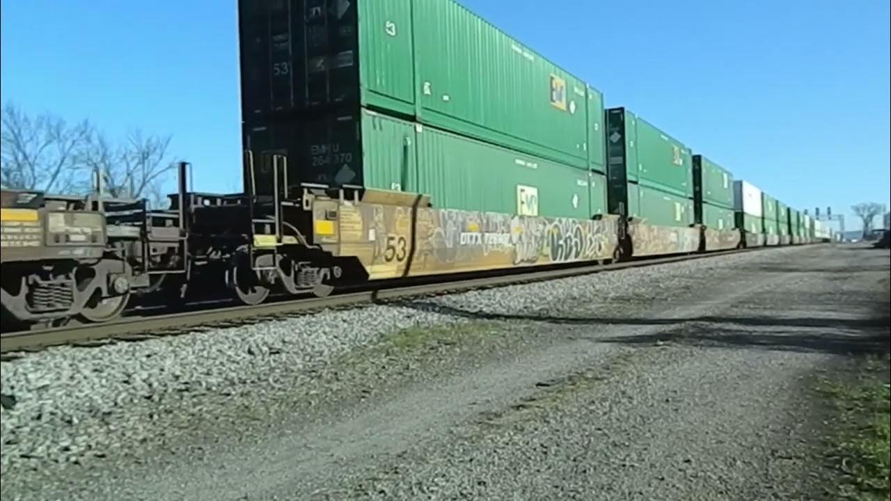 NS 8146 Leads Intermodal - 1/02/2025 - YouTube