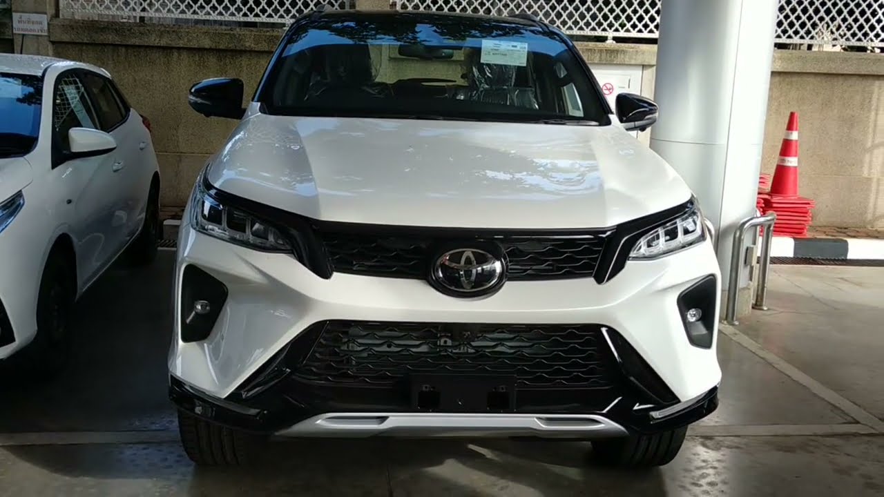 Exterior Toyota Fortuner Legender 2.4 Legender Platinum White Pearl ...