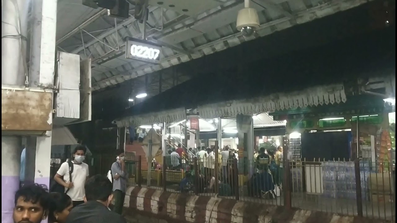 17411 Mahalaxmi Express Coach Position Announcement At Dadar Railway ...