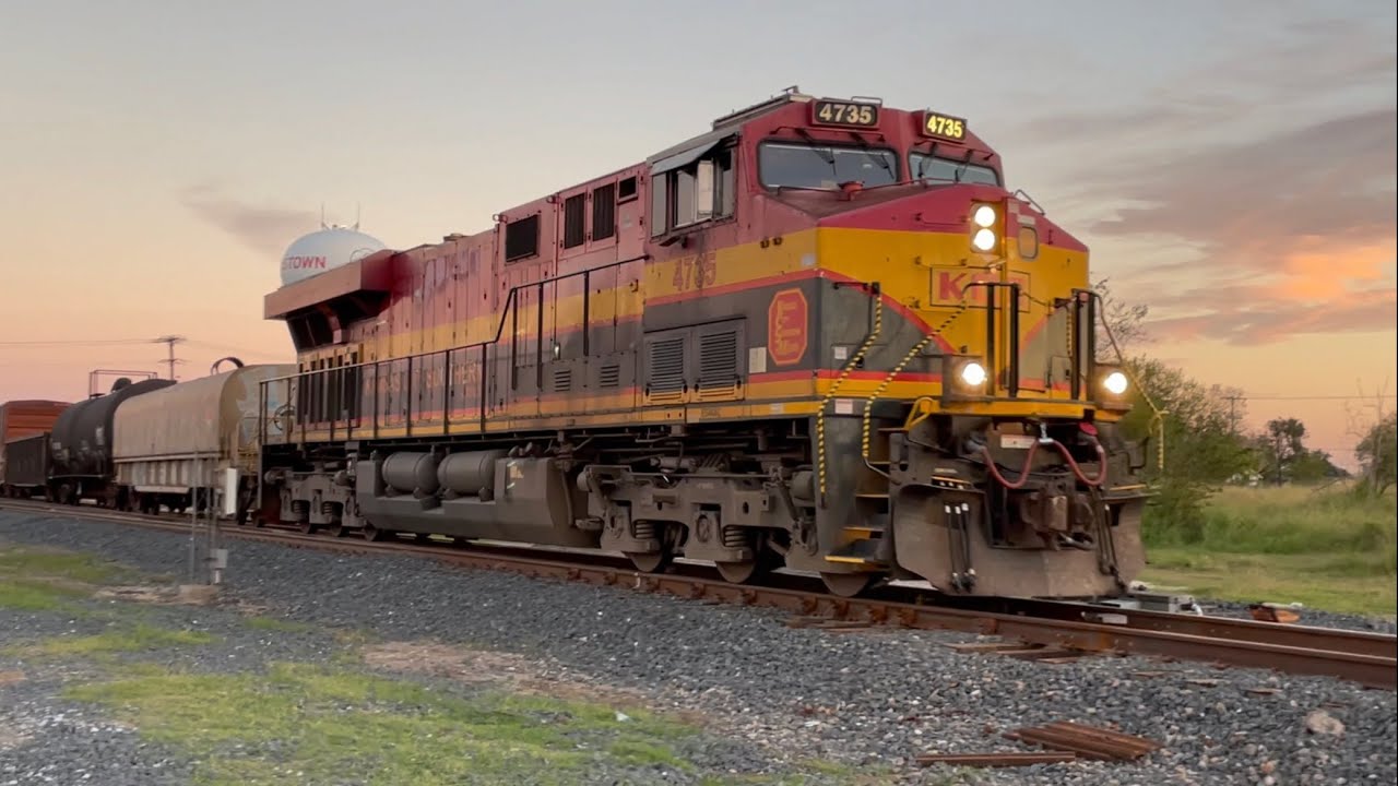 KCSM 4735 ES44AC w/ Awesome K5HL & Rear DPU Leads Late Evening Manifest - YouTube