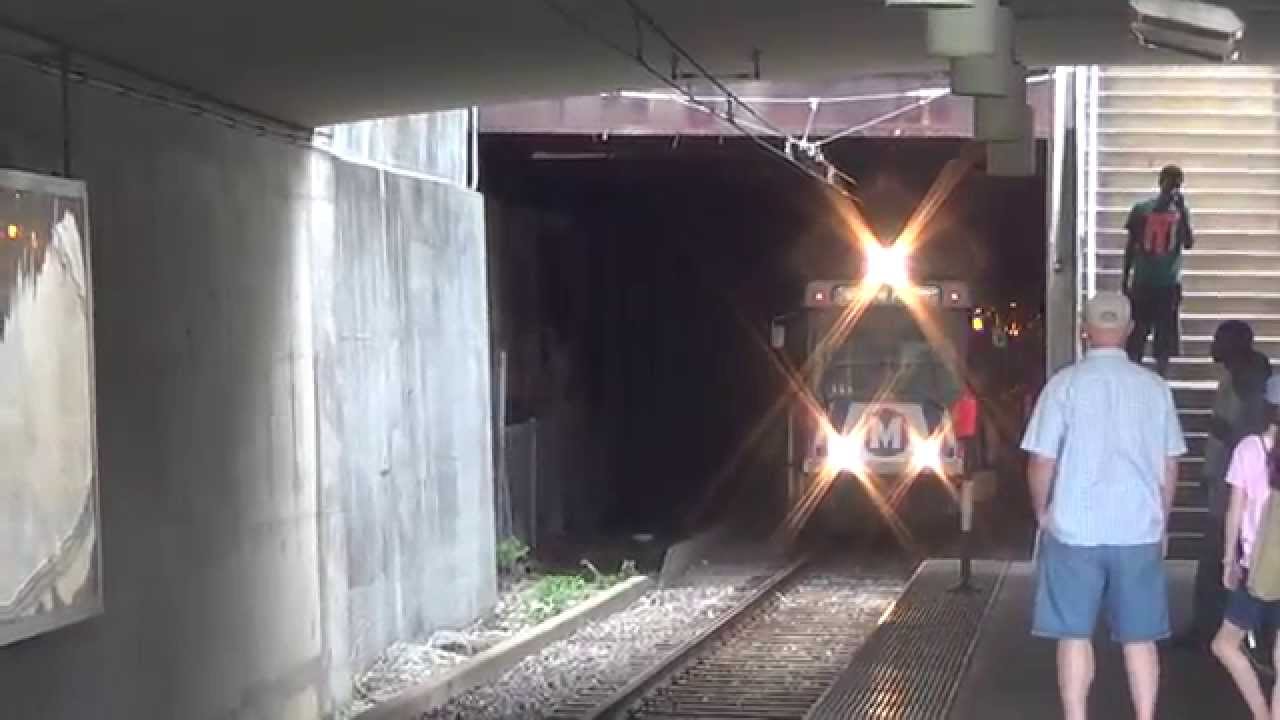 St. Louis Metrolink: Eastbound Blue Line at Union Station - YouTube