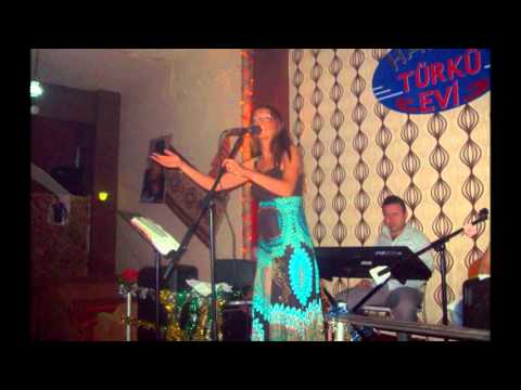 ÖZLEM İLGEN GÜLMEZ MİSİN