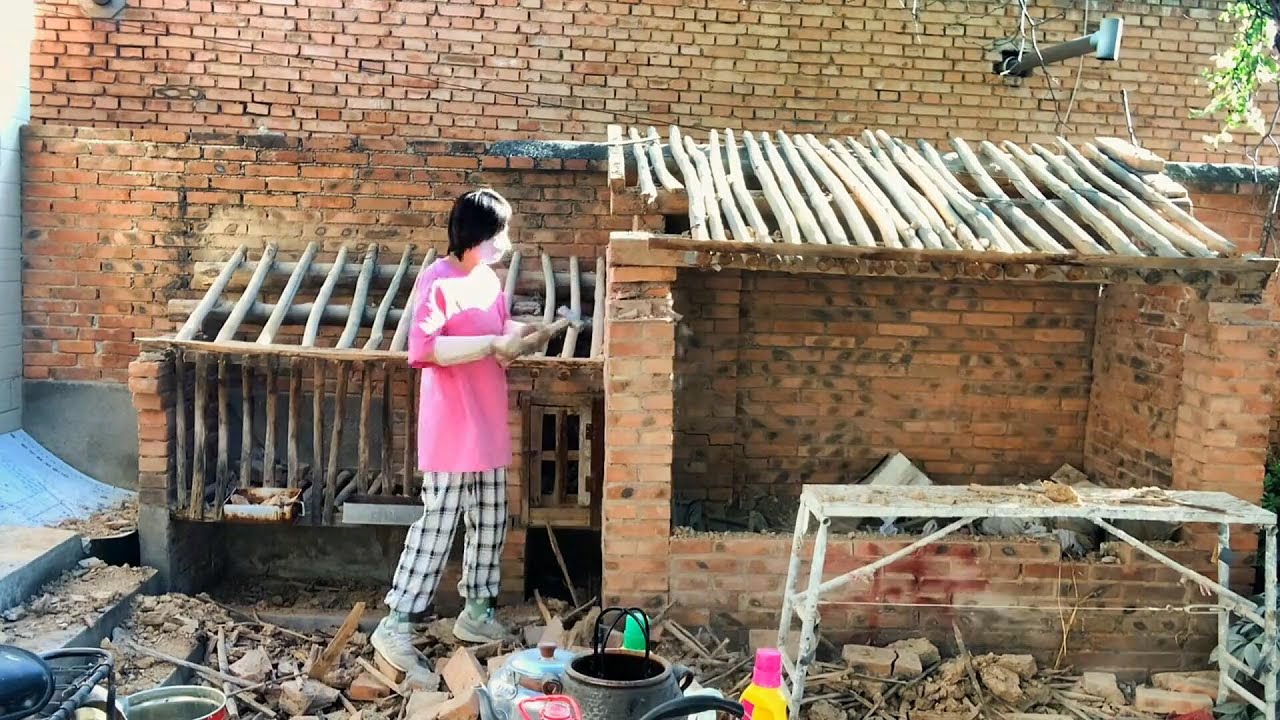 Leaving City ~ This single girl renovates a 30-year-old house ...