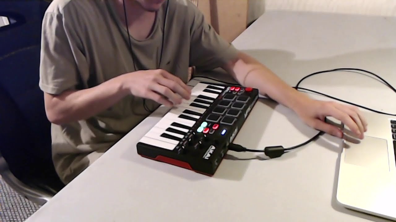 Looping with AKAI MPK Mini Play (GarageBand) - YouTube
