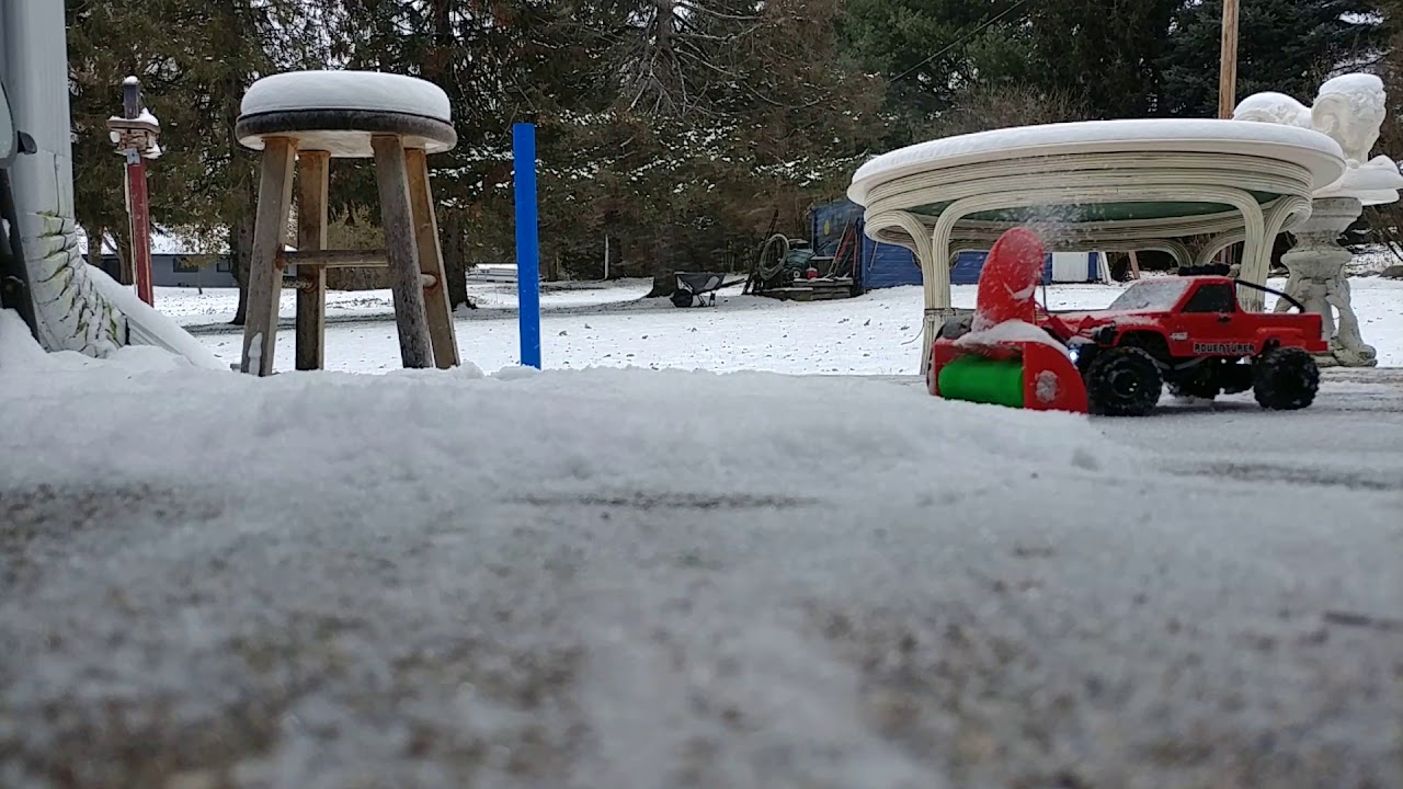 1/24th scale RC snowblower v2 - YouTube