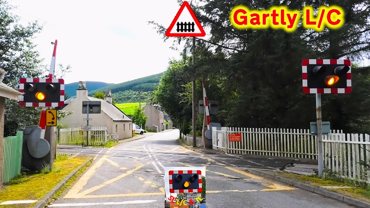 Gartly Level Crossing, Aberdeenshire - YouTube