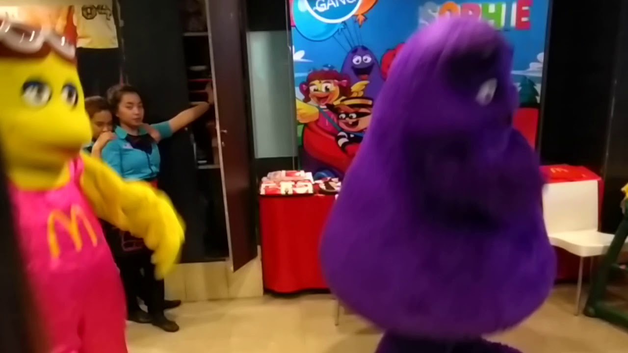 Dancing Mascots @ mcdonalds - YouTube