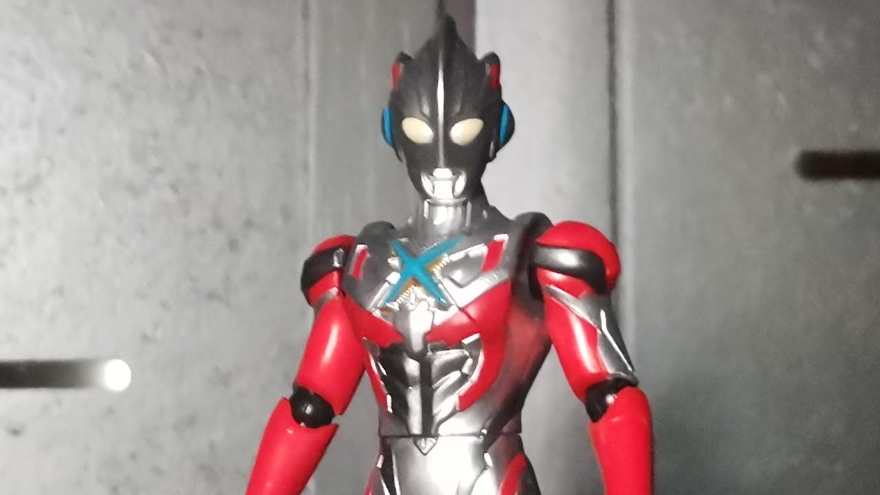 Action Figure mini Ultraman X - YouTube