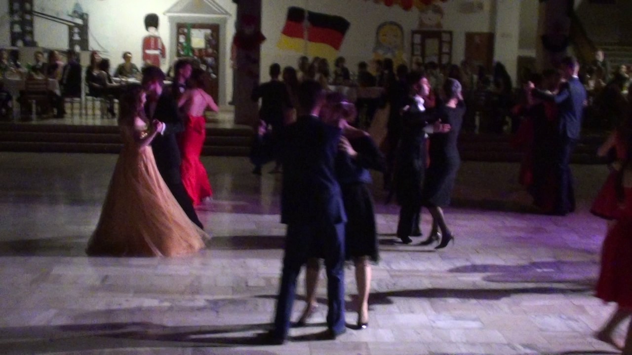 úvodný otvárací tanec ples GagLS Humenne 2017 - YouTube
